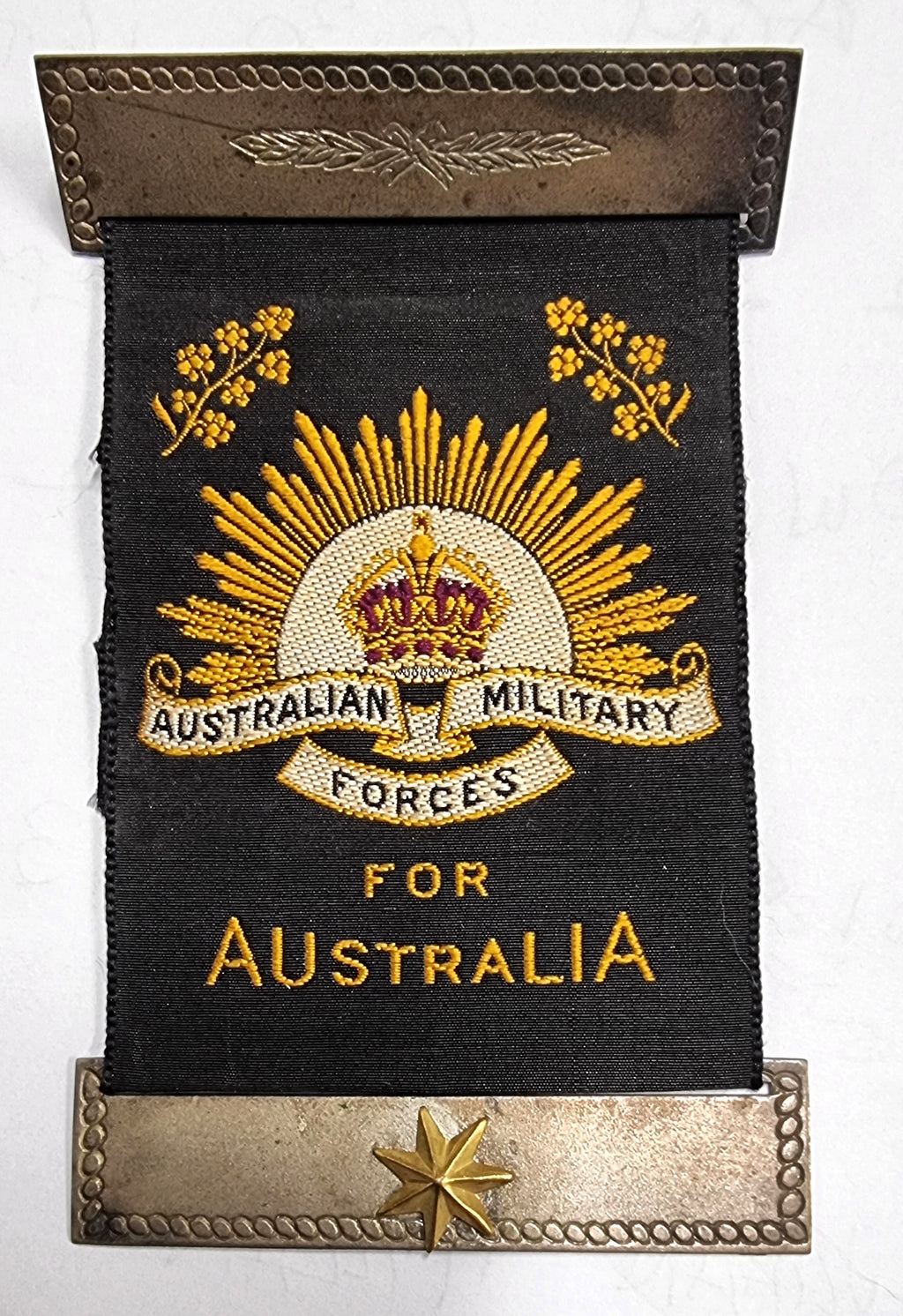 A fine WW1 Mothers Widows Memorial Ribbon in excellent condition with ...
